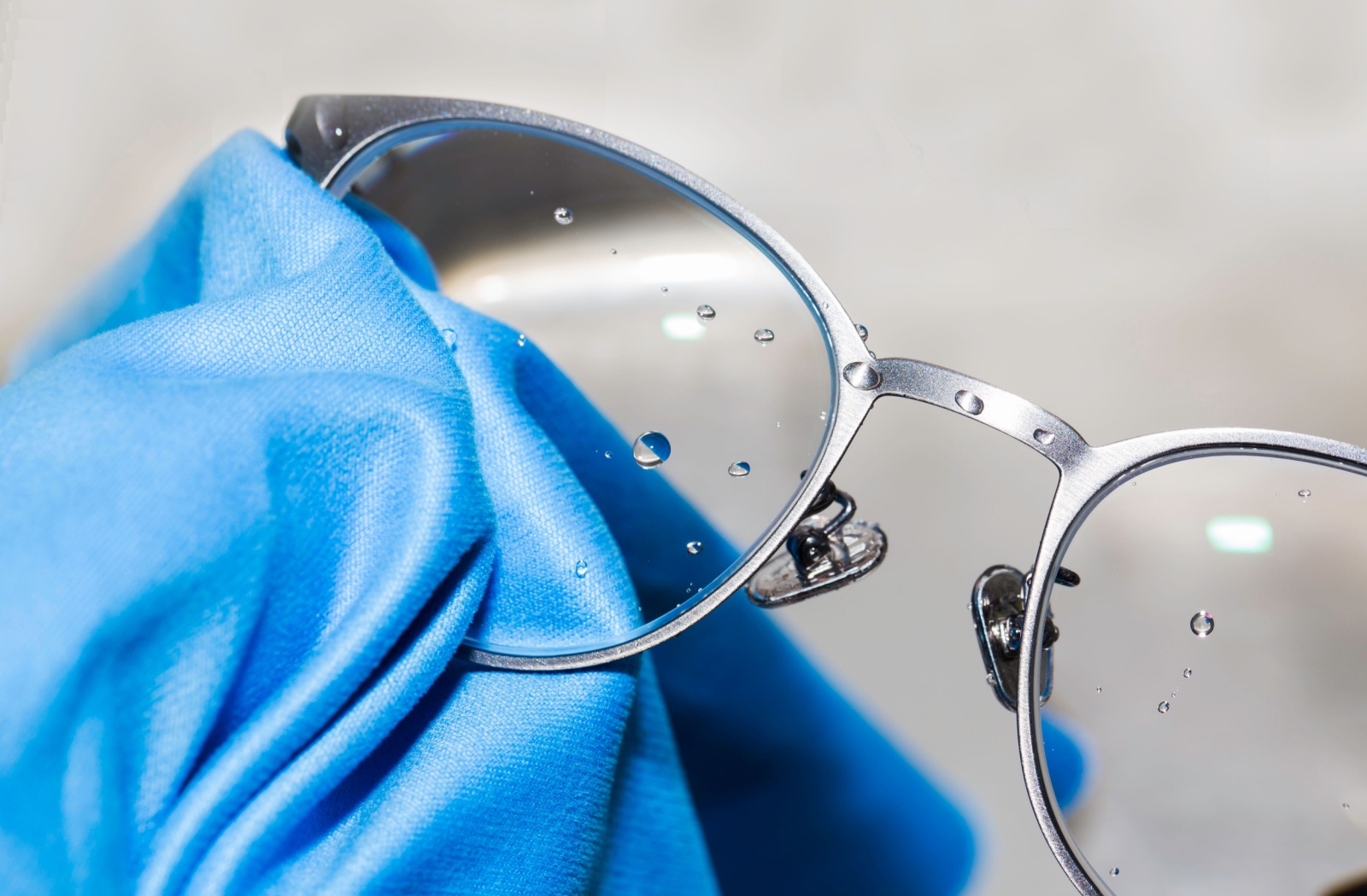 How to Properly & Effectively Clean Glasses