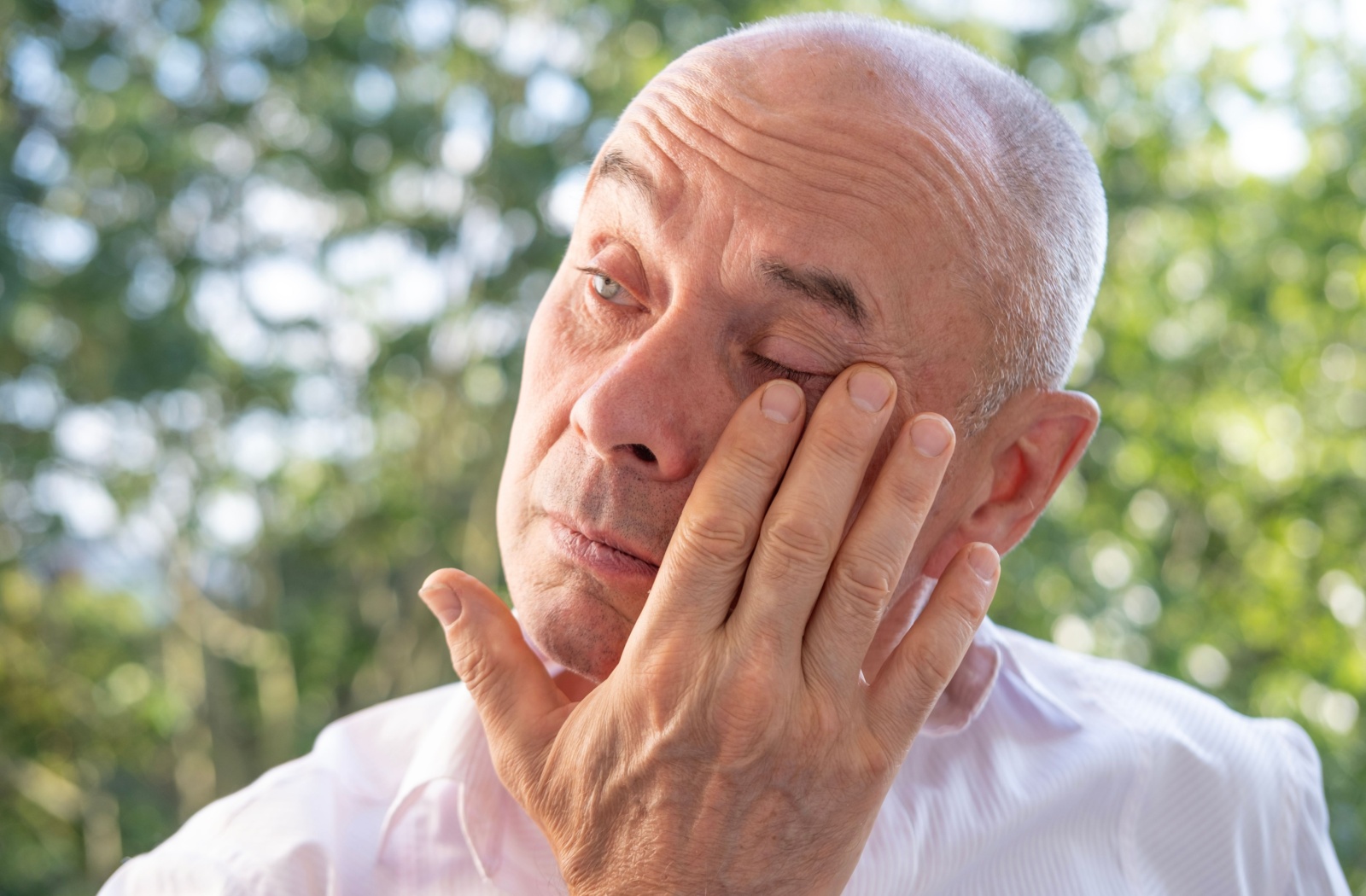 Can Cataracts Cause Pain Behind the Eye? | Fountain Valley