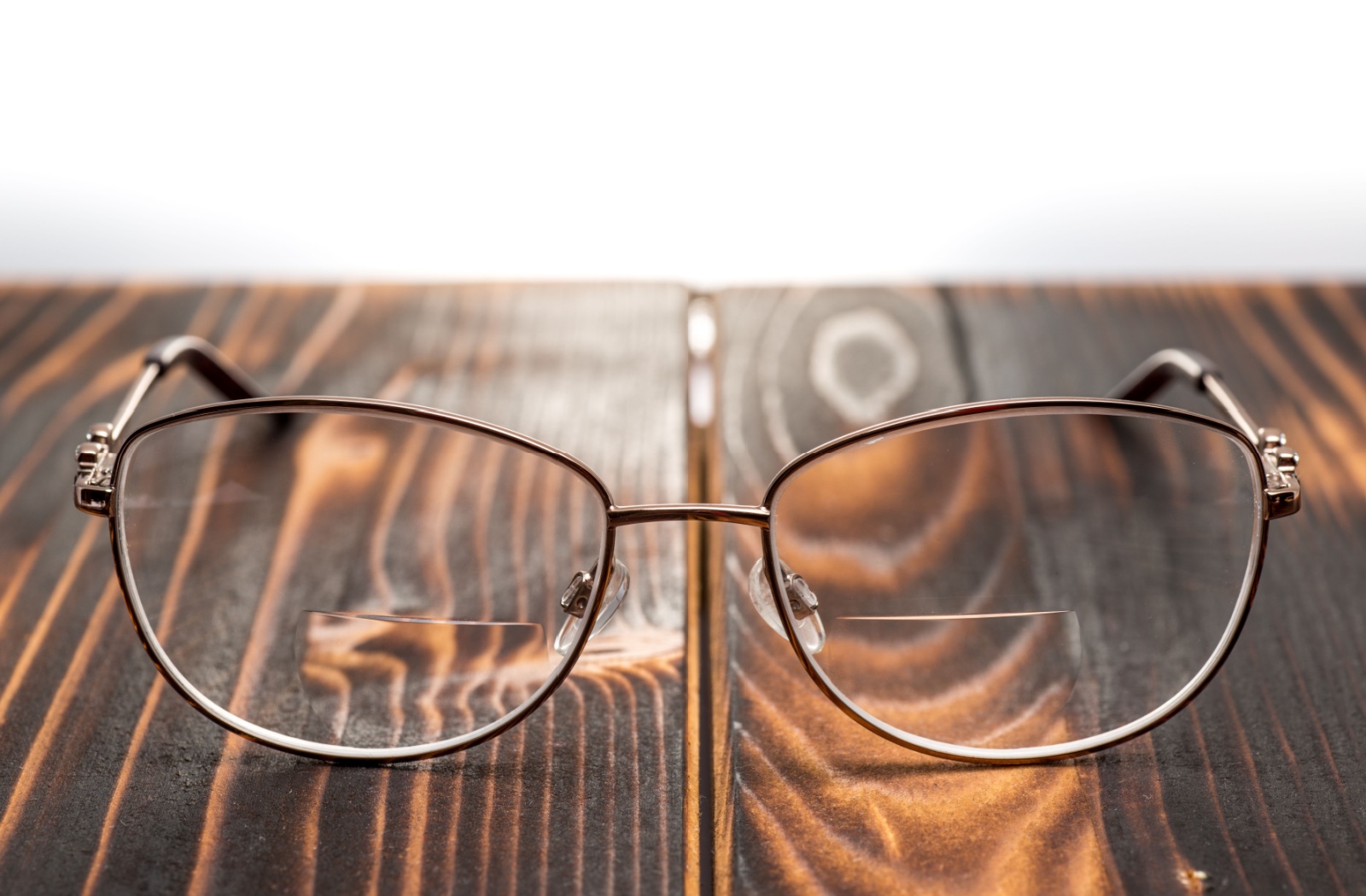What Is the Difference Between Bifocals & Progressives?